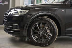Black Audi Q5 2020 in Kaunas, with an engine capacity of 0.00 L and mileage of 56 thousand km for 28450 €, photo 5 on AUTOMOTO.COM.LV