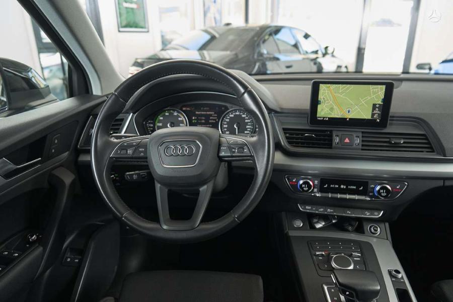 Black Audi Q5 2020 in Kaunas, with an engine capacity of 0.00 L and mileage of 56 thousand km for 28450 €, photo 12 on AUTOMOTO.COM.LV