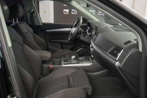 Black Audi Q5 2020 in Kaunas, with an engine capacity of 0.00 L and mileage of 56 thousand km for 28450 €, photo 31 on AUTOMOTO.COM.LV