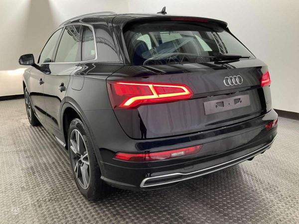 Black Audi Q5 2020 in Vilnius, with an engine capacity of 1.98 L and mileage of 139 thousand km for 26989 €, photo 3 on AUTOMOTO.COM.LV