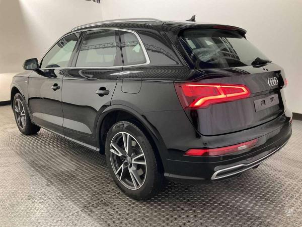 Black Audi Q5 2020 in Vilnius, with an engine capacity of 1.98 L and mileage of 139 thousand km for 26989 €, photo 6 on AUTOMOTO.COM.LV
