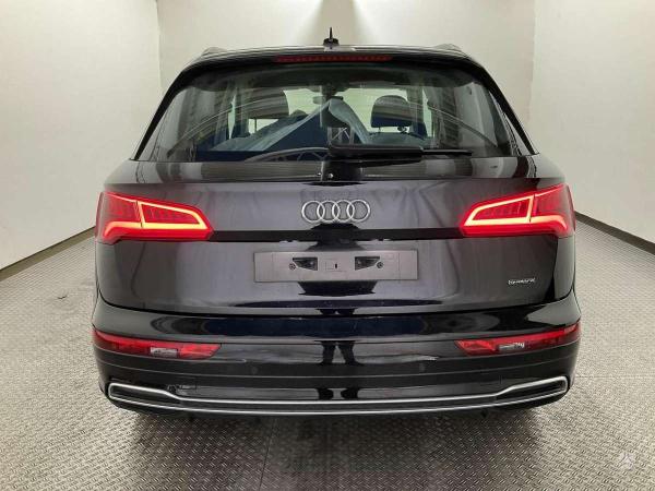 Black Audi Q5 2020 in Vilnius, with an engine capacity of 1.98 L and mileage of 139 thousand km for 26989 €, photo 8 on AUTOMOTO.COM.LV