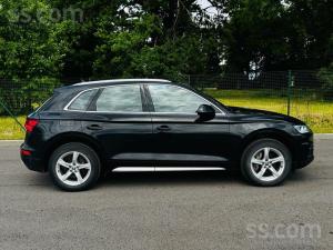 Black Audi Q5 2020 in Cesis, with an engine capacity of 2.00 L and mileage of 215 thousand km for 24900 €, photo 5 on AUTOMOTO.COM.LV