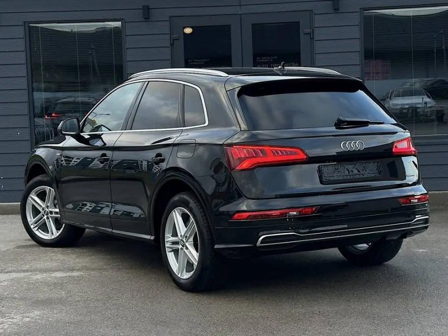 Black Audi Q5 2020 in Jelgava, with an engine capacity of 2.00 L and mileage of 170 thousand km for 24900 €, photo 3 on AUTOMOTO.COM.LV