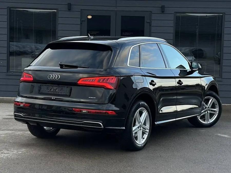 Black Audi Q5 2020 in Jelgava, with an engine capacity of 2.00 L and mileage of 170 thousand km for 24900 €, photo 5 on AUTOMOTO.COM.LV