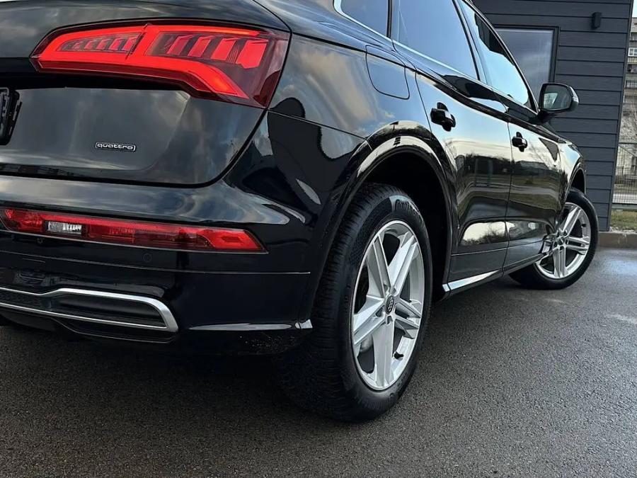 Black Audi Q5 2020 in Jelgava, with an engine capacity of 2.00 L and mileage of 170 thousand km for 24900 €, photo 7 on AUTOMOTO.COM.LV