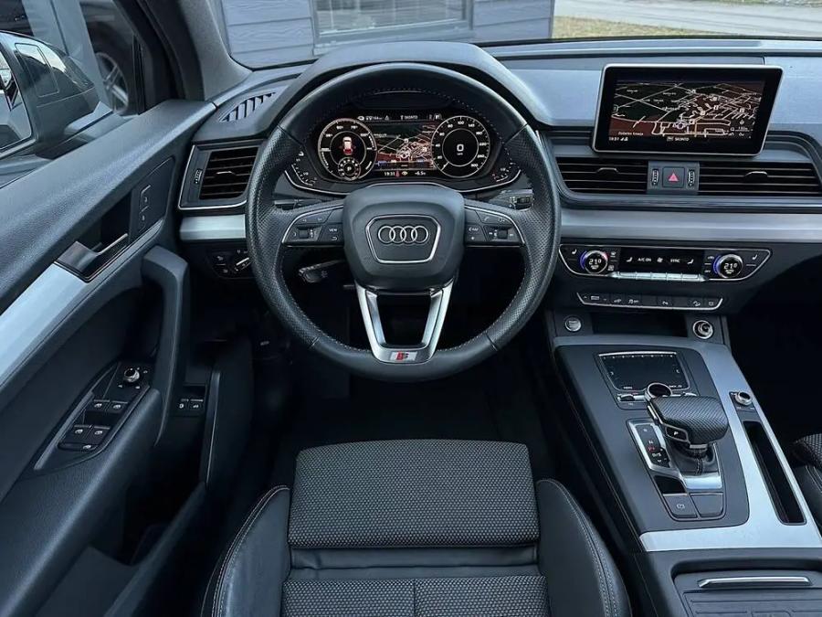 Black Audi Q5 2020 in Jelgava, with an engine capacity of 2.00 L and mileage of 170 thousand km for 24900 €, photo 8 on AUTOMOTO.COM.LV
