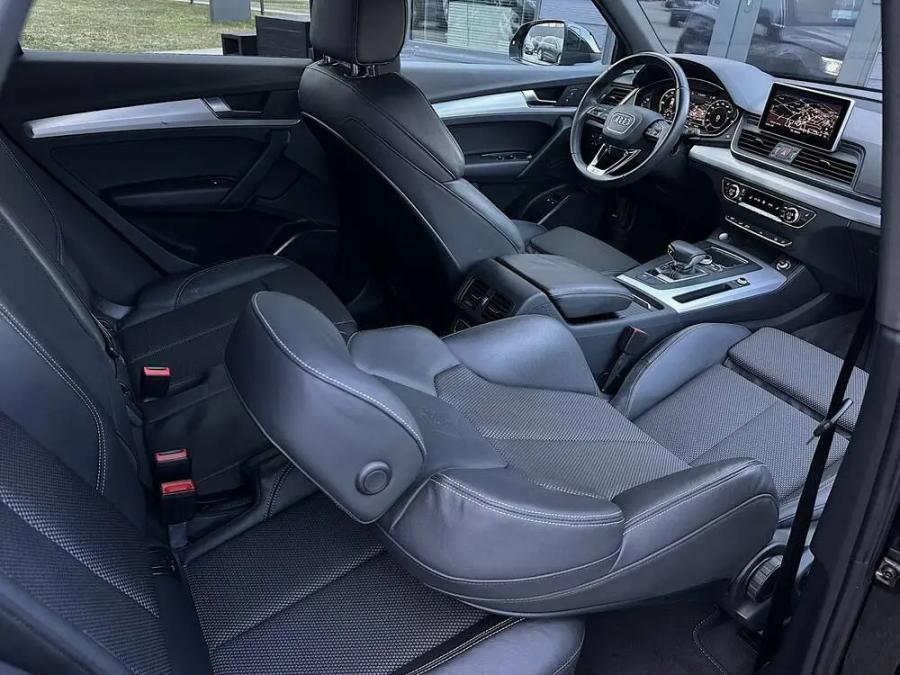 Black Audi Q5 2020 in Jelgava, with an engine capacity of 2.00 L and mileage of 170 thousand km for 24900 €, photo 9 on AUTOMOTO.COM.LV