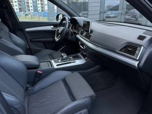 Black Audi Q5 2020 in Jelgava, with an engine capacity of 2.00 L and mileage of 170 thousand km for 24900 €, photo 10 on AUTOMOTO.COM.LV