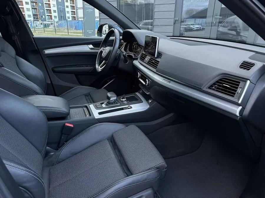 Black Audi Q5 2020 in Jelgava, with an engine capacity of 2.00 L and mileage of 170 thousand km for 24900 €, photo 10 on AUTOMOTO.COM.LV