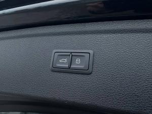 Black Audi Q5 2020 in Jelgava, with an engine capacity of 2.00 L and mileage of 170 thousand km for 24900 €, photo 15 on AUTOMOTO.COM.LV