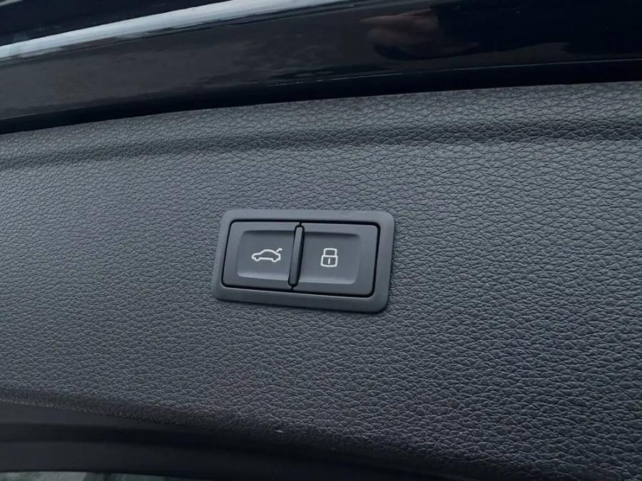 Black Audi Q5 2020 in Jelgava, with an engine capacity of 2.00 L and mileage of 170 thousand km for 24900 €, photo 15 on AUTOMOTO.COM.LV