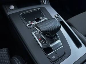 Black Audi Q5 2020 in Jelgava, with an engine capacity of 2.00 L and mileage of 170 thousand km for 24900 €, photo 18 on AUTOMOTO.COM.LV