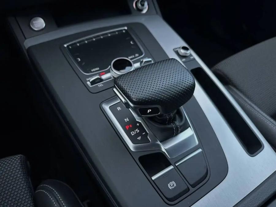 Black Audi Q5 2020 in Jelgava, with an engine capacity of 2.00 L and mileage of 170 thousand km for 24900 €, photo 18 on AUTOMOTO.COM.LV