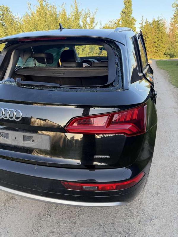 Black Audi Q5 2020 in Siauliai, with an engine capacity of 1.97 L and mileage of 191 thousand km for 4000 €, photo 6 on AUTOMOTO.COM.LV