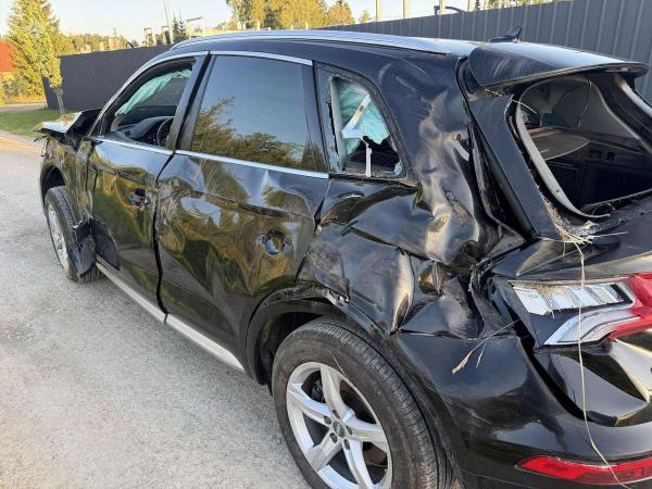 Black Audi Q5 2020 in Siauliai, with an engine capacity of 1.97 L and mileage of 191 thousand km for 4000 €, photo 8 on AUTOMOTO.COM.LV