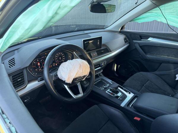 Black Audi Q5 2020 in Siauliai, with an engine capacity of 1.97 L and mileage of 191 thousand km for 4000 €, photo 9 on AUTOMOTO.COM.LV