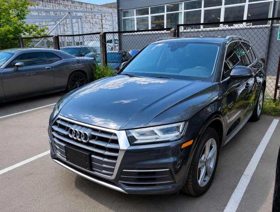 Black Audi Q5 2020 in Kaunas, with an engine capacity of 1.98 L and mileage of 130 thousand km for 21000 €, photo 1 on AUTOMOTO.COM.LV