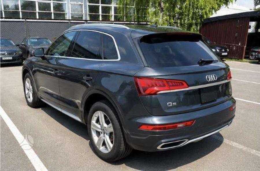 Black Audi Q5 2020 in Kaunas, with an engine capacity of 1.98 L and mileage of 130 thousand km for 21000 €, photo 3 on AUTOMOTO.COM.LV