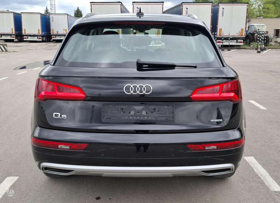 Black Audi Q5 2020 in Panevezys, with an engine capacity of 1.97 L and mileage of 185 thousand km for 18750 €, photo 6 on AUTOMOTO.COM.LV