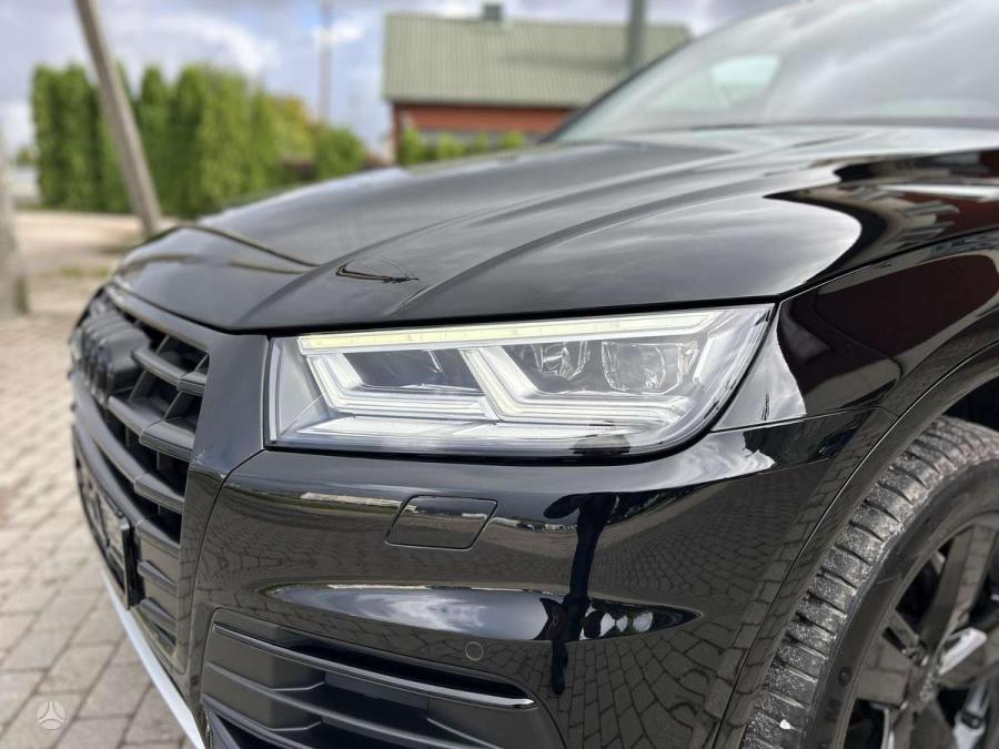 Black Audi Q5 2020 in Kretinga, with an engine capacity of 2.00 L and mileage of 101 thousand km for 21200 €, photo 12 on AUTOMOTO.COM.LV