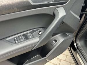 Black Audi Q5 2020 in Kretinga, with an engine capacity of 2.00 L and mileage of 101 thousand km for 21200 €, photo 13 on AUTOMOTO.COM.LV