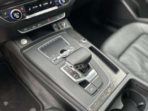 Black Audi Q5 2020 in Kretinga, with an engine capacity of 2.00 L and mileage of 101 thousand km for 21200 €, photo 24 on AUTOMOTO.COM.LV