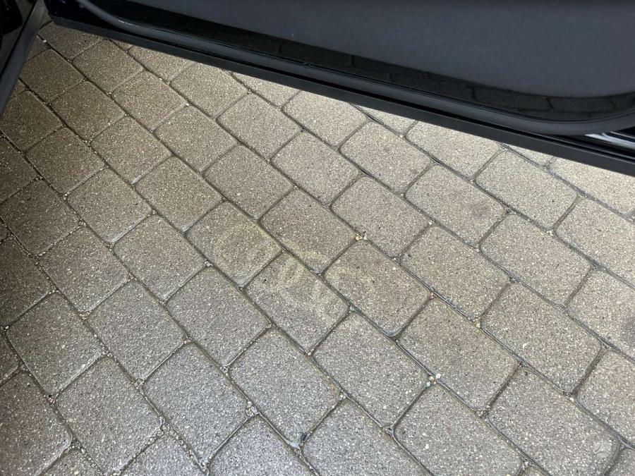 Black Audi Q5 2020 in Kretinga, with an engine capacity of 2.00 L and mileage of 101 thousand km for 21200 €, photo 30 on AUTOMOTO.COM.LV