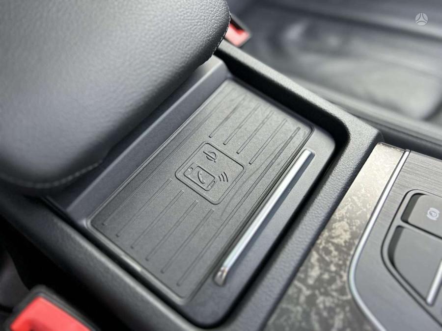 Black Audi Q5 2020 in Kretinga, with an engine capacity of 2.00 L and mileage of 101 thousand km for 21200 €, photo 32 on AUTOMOTO.COM.LV