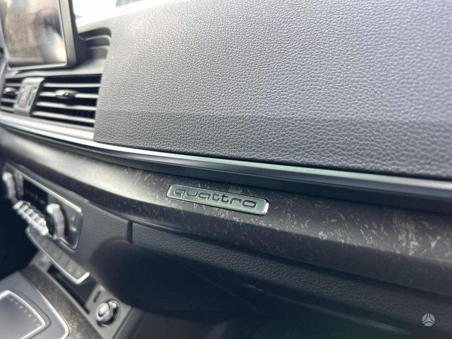Black Audi Q5 2020 in Kretinga, with an engine capacity of 2.00 L and mileage of 101 thousand km for 21200 €, photo 33 on AUTOMOTO.COM.LV
