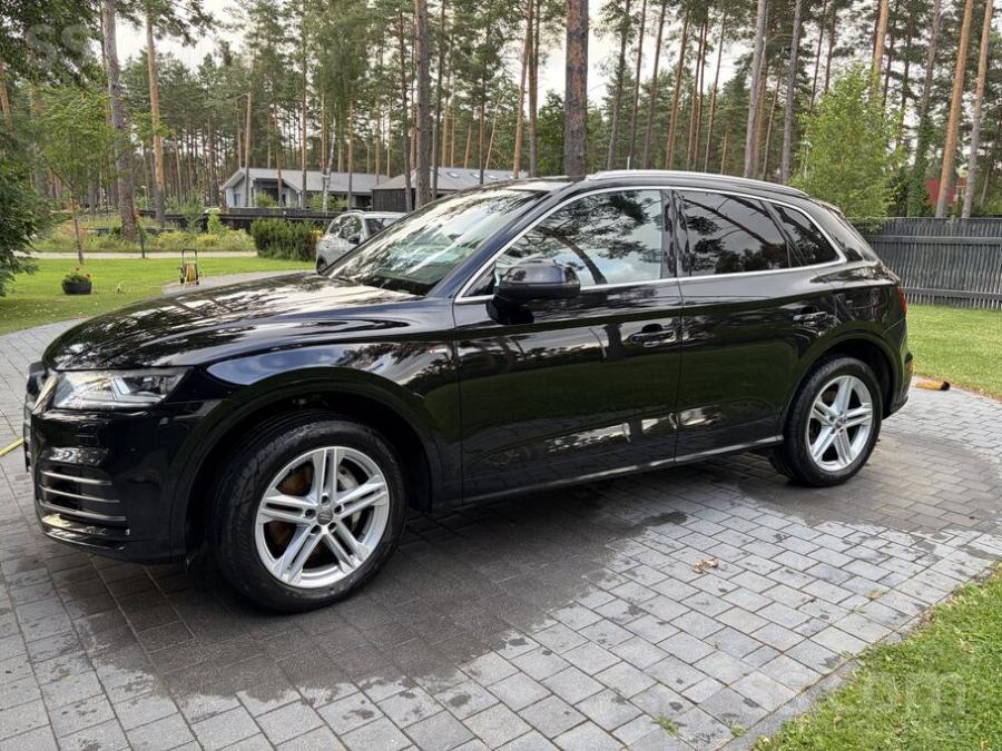 Black Audi Q5 2020 in Riga, with an engine capacity of 2.00 L and mileage of 198 thousand km for 25800 €, photo 1 on AUTOMOTO.COM.LV