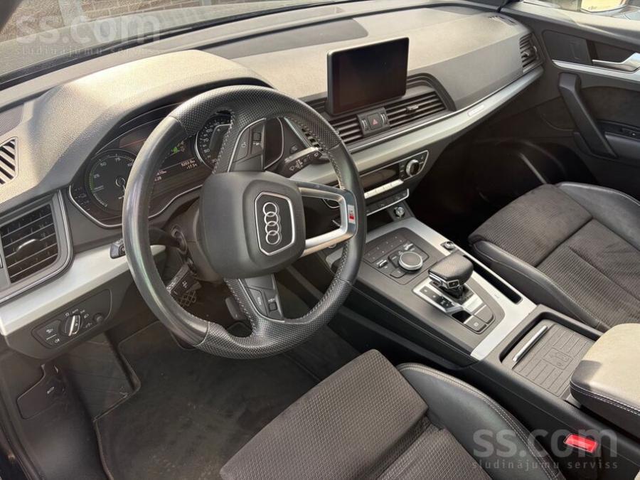 Black Audi Q5 2020 in Riga, with an engine capacity of 2.00 L and mileage of 198 thousand km for 25800 €, photo 6 on AUTOMOTO.COM.LV