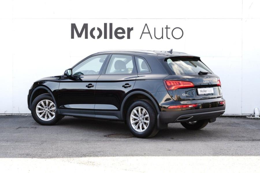 Black Audi Q5 2020 in Riga, with an engine capacity of 2.00 L and mileage of 108 thousand km for 22850 €, photo 4 on AUTOMOTO.COM.LV