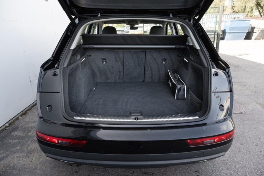 Black Audi Q5 2020 in Riga, with an engine capacity of 2.00 L and mileage of 108 thousand km for 22850 €, photo 11 on AUTOMOTO.COM.LV