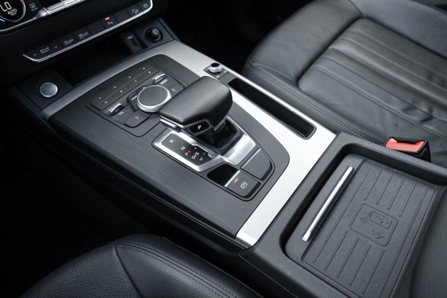 Black Audi Q5 2020 in Riga, with an engine capacity of 2.00 L and mileage of 108 thousand km for 22850 €, photo 18 on AUTOMOTO.COM.LV