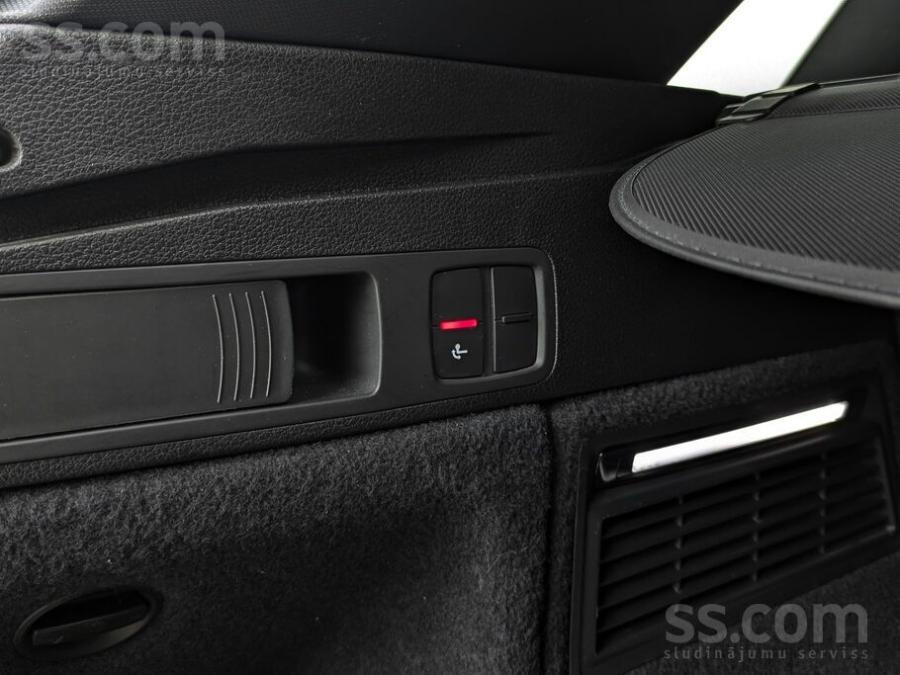 Black Audi Q5 2020 in Tukums, with an engine capacity of 2.00 L and mileage of 157 thousand km for 24990 €, photo 33 on AUTOMOTO.COM.LV