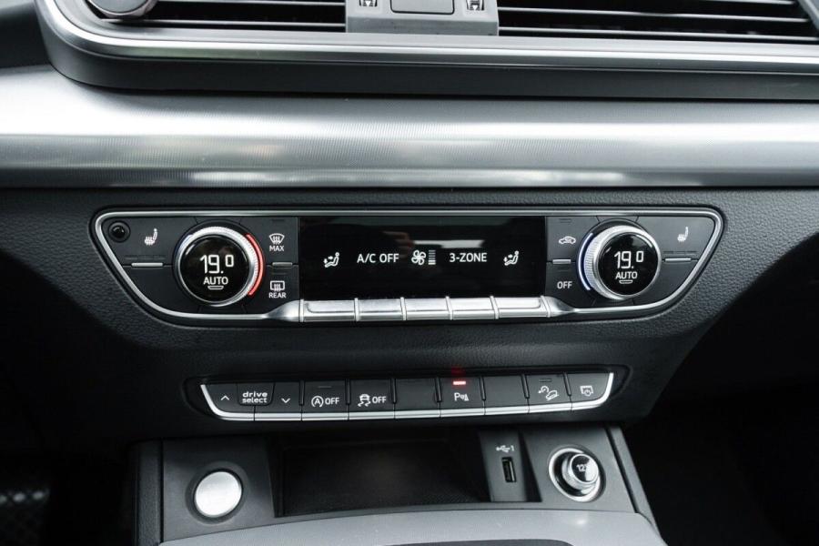 Black Audi Q5 2020 in Marupe, with an engine capacity of 2.00 L and mileage of 89 thousand km for 25900 €, photo 49 on AUTOMOTO.COM.LV