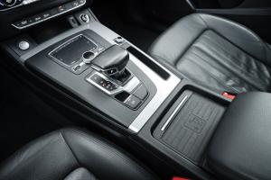 Black Audi Q5 2020 in Marupe, with an engine capacity of 2.00 L and mileage of 89 thousand km for 25900 €, photo 51 on AUTOMOTO.COM.LV