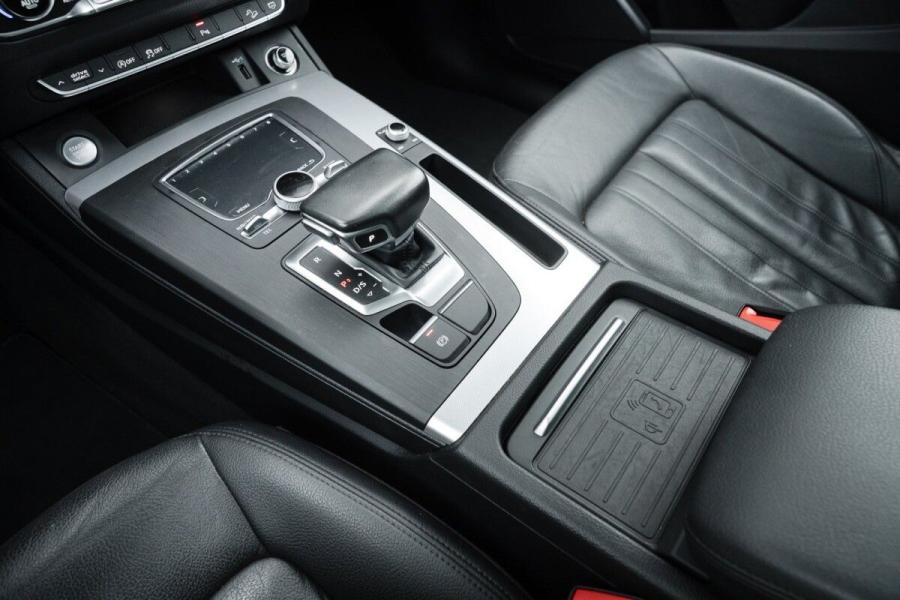 Black Audi Q5 2020 in Marupe, with an engine capacity of 2.00 L and mileage of 89 thousand km for 25900 €, photo 51 on AUTOMOTO.COM.LV