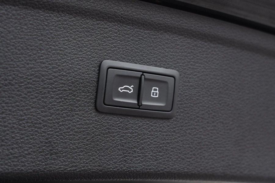 Black Audi Q5 2020 in Marupe, with an engine capacity of 2.00 L and mileage of 89 thousand km for 25900 €, photo 58 on AUTOMOTO.COM.LV