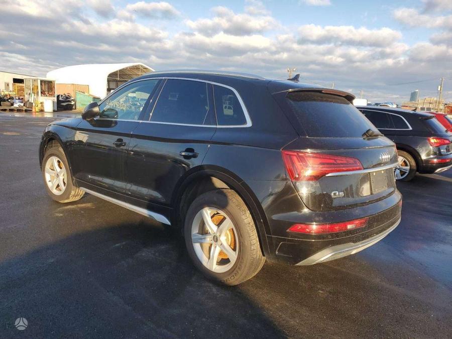 Black Audi Q5 2021 in Vilnius, with an engine capacity of 1.98 L and mileage of 99 thousand km for 14800 €, photo 5 on AUTOMOTO.COM.LV