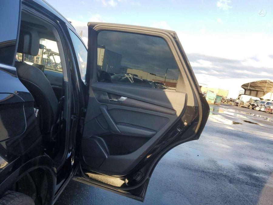 Black Audi Q5 2021 in Vilnius, with an engine capacity of 1.98 L and mileage of 99 thousand km for 14800 €, photo 7 on AUTOMOTO.COM.LV