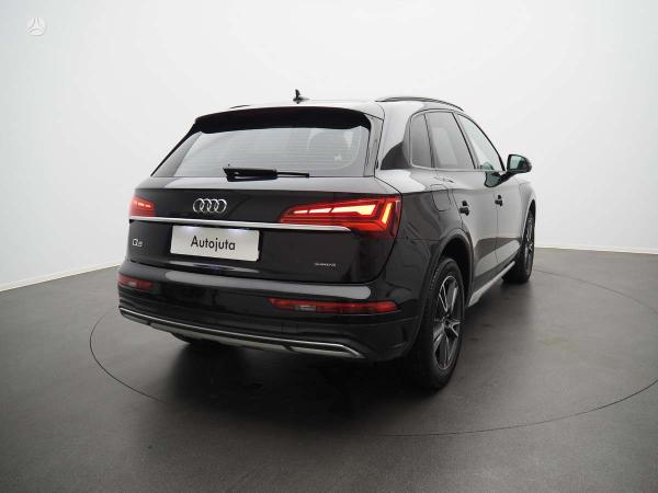 Black Audi Q5 2021 in Vilnius, with an engine capacity of 1.98 L and mileage of 102 thousand km for 32000 €, photo 4 on AUTOMOTO.COM.LV