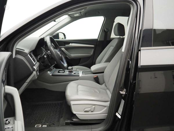 Black Audi Q5 2021 in Vilnius, with an engine capacity of 1.98 L and mileage of 102 thousand km for 32000 €, photo 8 on AUTOMOTO.COM.LV