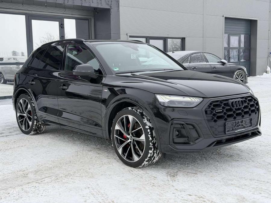 Black Audi Q5 2021 in Siauliai, with an engine capacity of 1.98 L and mileage of 107 thousand km for 36990 €, photo 2 on AUTOMOTO.COM.LV