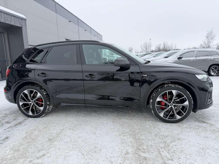 Black Audi Q5 2021 in Siauliai, with an engine capacity of 1.98 L and mileage of 107 thousand km for 36990 €, photo 3 on AUTOMOTO.COM.LV