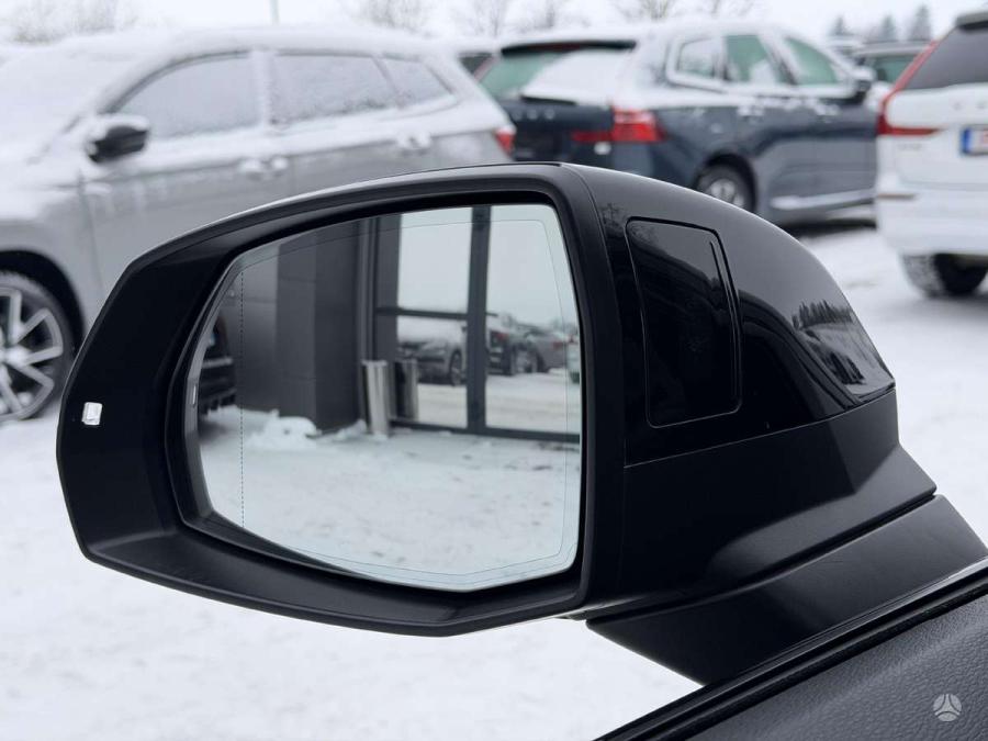 Black Audi Q5 2021 in Siauliai, with an engine capacity of 1.98 L and mileage of 107 thousand km for 36990 €, photo 29 on AUTOMOTO.COM.LV