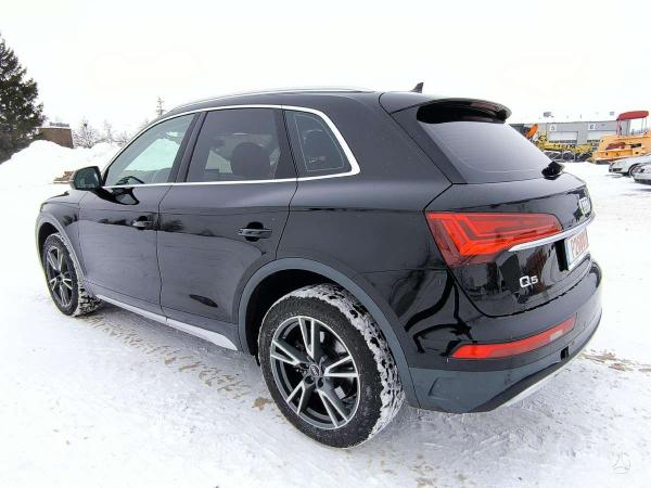 Black Audi Q5 2021 in Siauliai, with an engine capacity of 1.97 L and mileage of 240 thousand km for 23700 €, photo 4 on AUTOMOTO.COM.LV