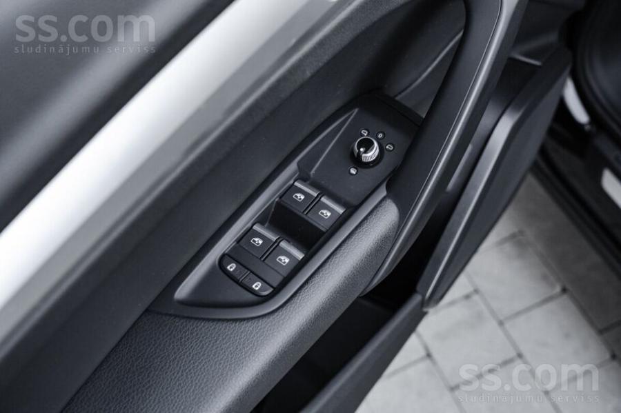 Black Audi Q5 2021 in Riga, with an engine capacity of 2.00 L and mileage of 120 thousand km for 30250 €, photo 8 on AUTOMOTO.COM.LV