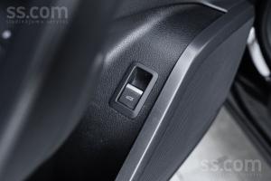 Black Audi Q5 2021 in Riga, with an engine capacity of 2.00 L and mileage of 120 thousand km for 30250 €, photo 9 on AUTOMOTO.COM.LV